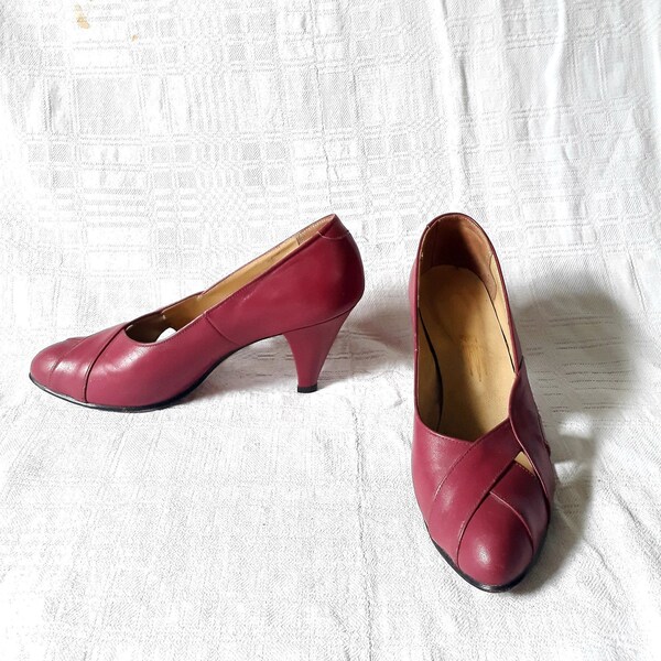Retro Pumps - Etsy