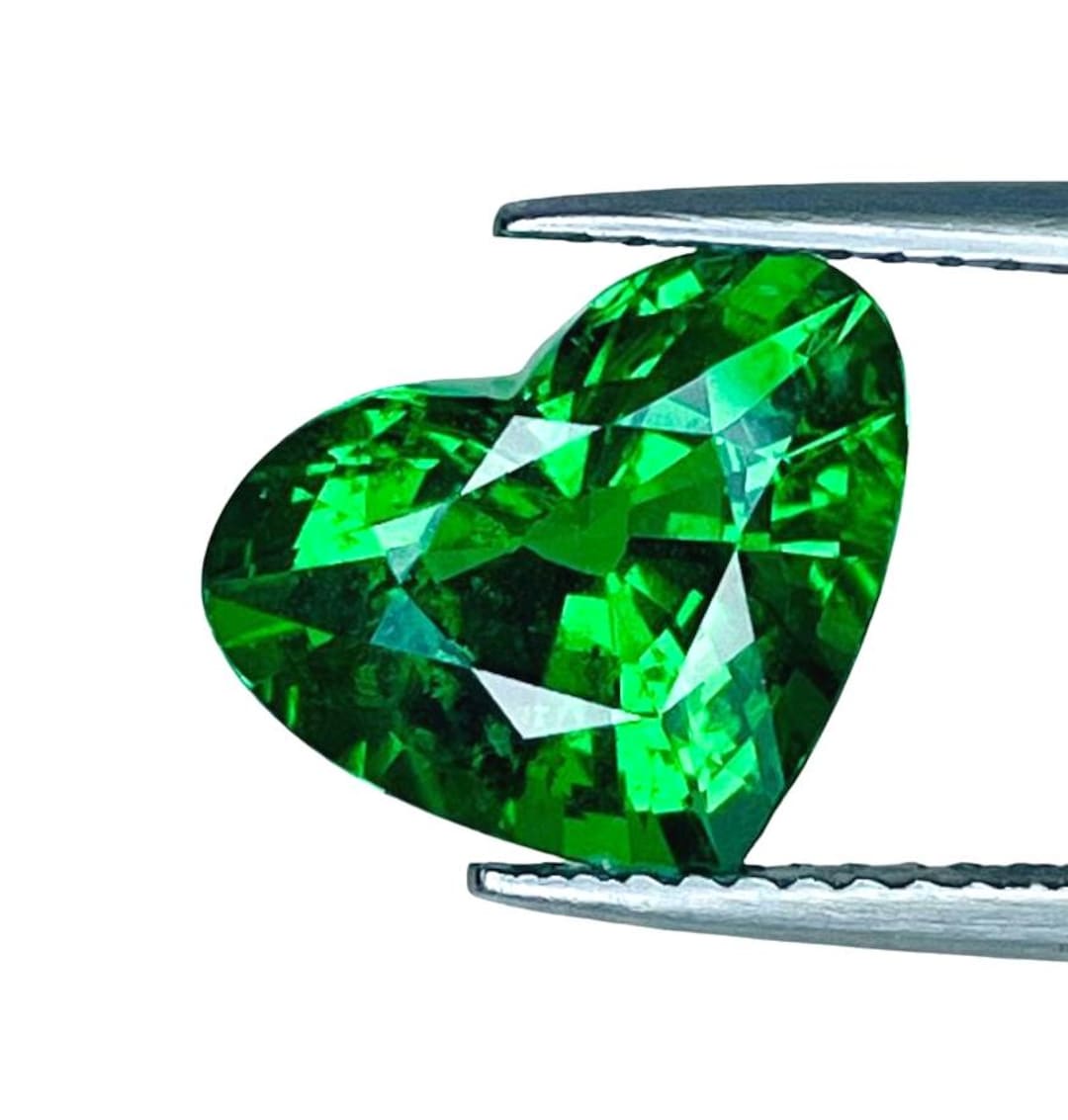 Vivid Green Grossular Garnet ( Tsavorite ) Gemstone: 4.13 Ct Heart ...