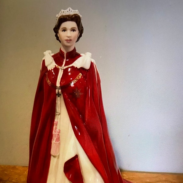 Queen Elizabeth Figurine - Etsy