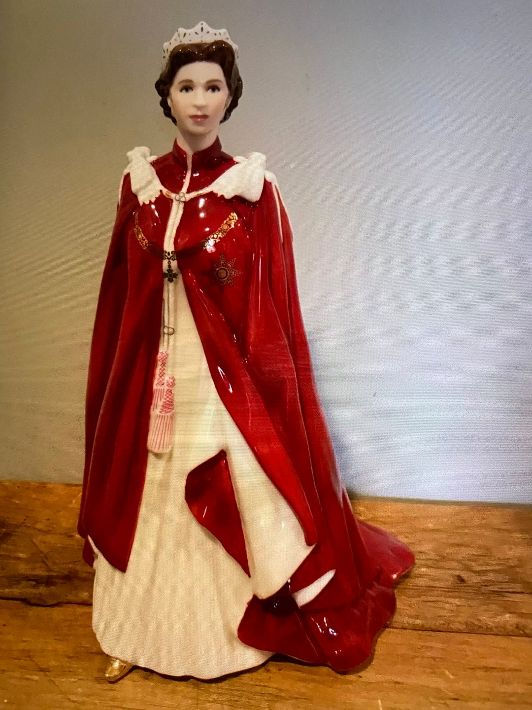 Royal Worcester Figurine of Queen Elizabeth II - Featuring Her as a ...
