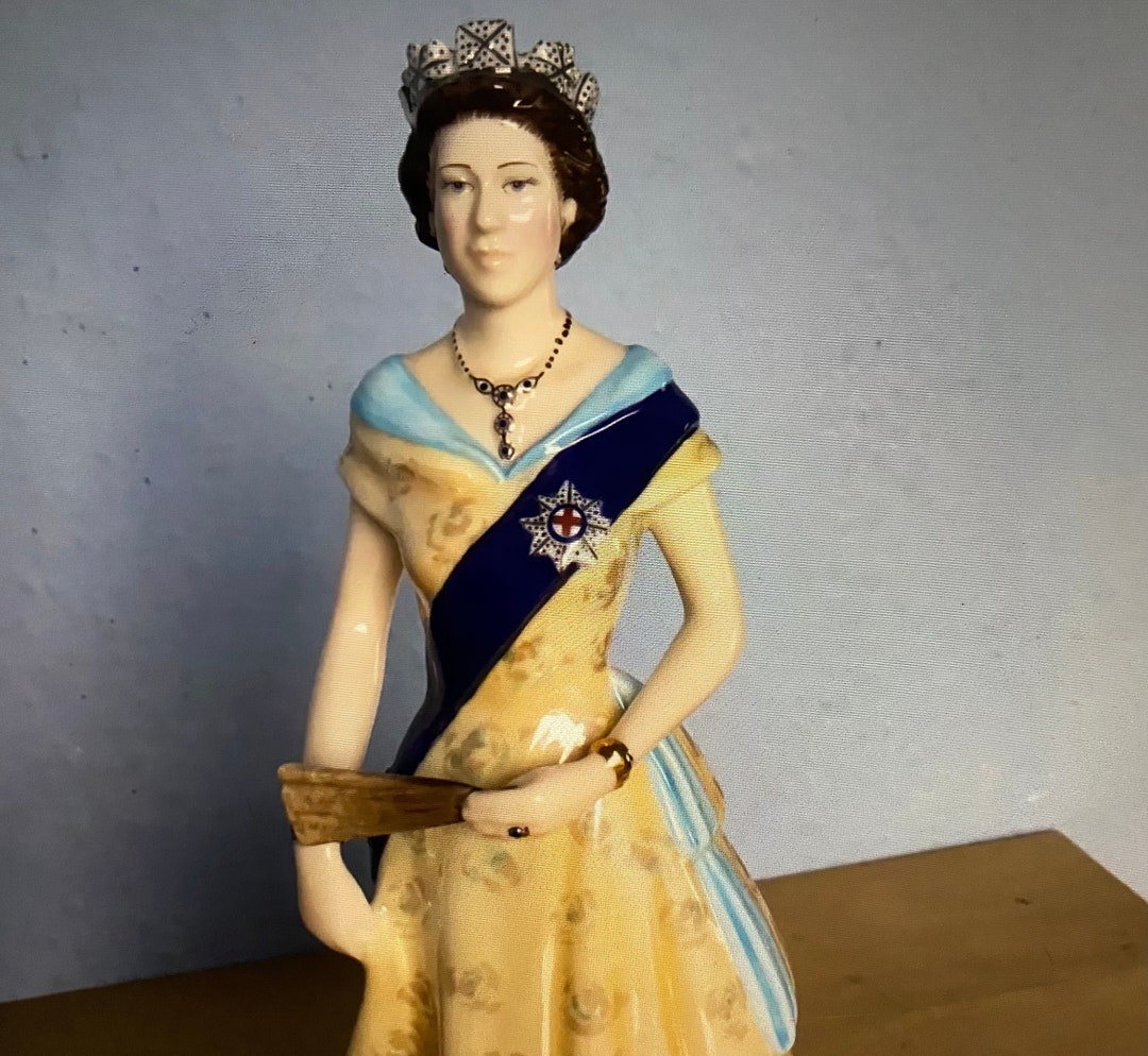 Royal Worcester HM Queen Elizabeth II Limited Edition Figure - Diamond ...