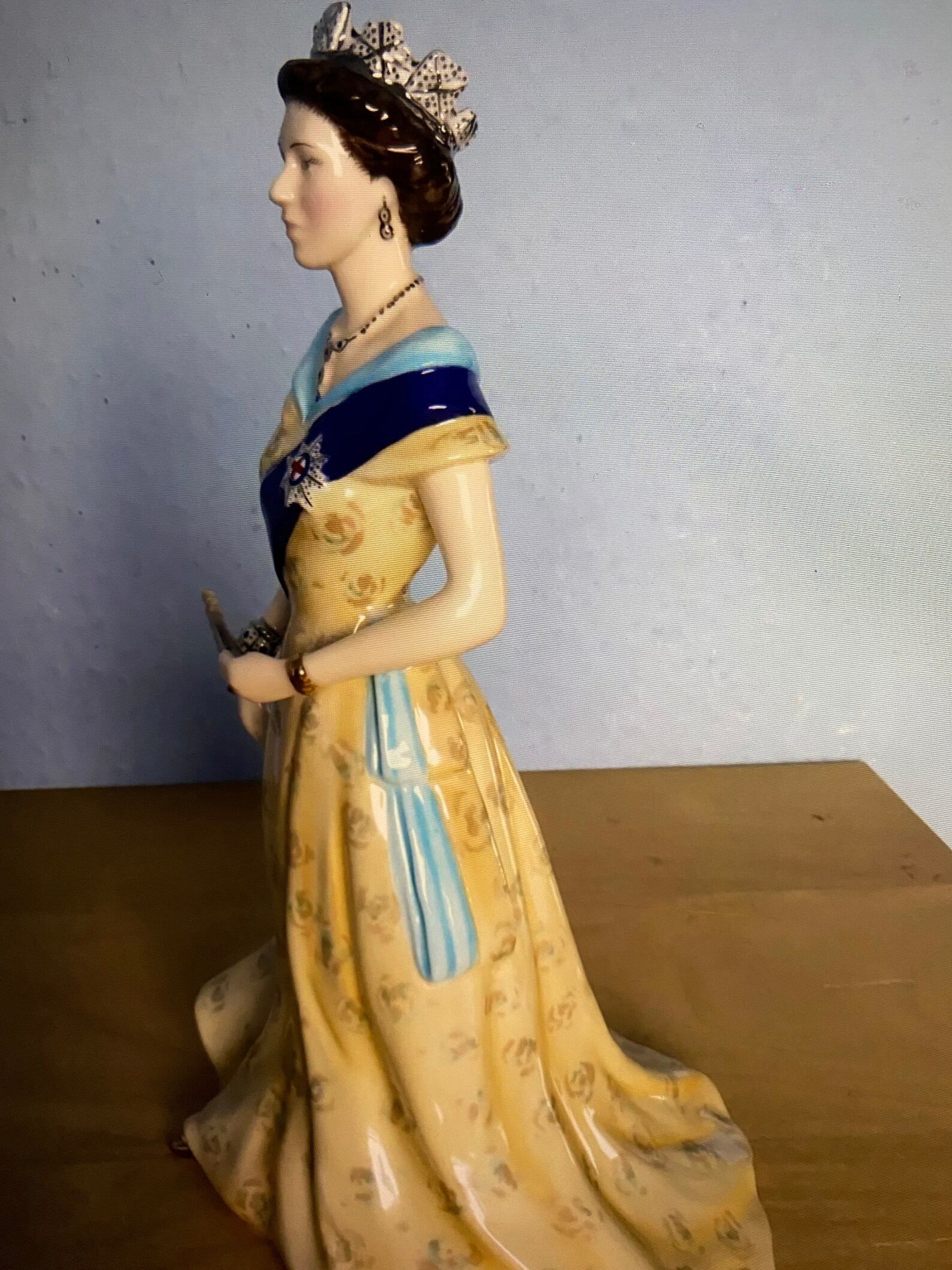 Royal Worcester HM Queen Elizabeth II Limited Edition Figure - Diamond ...