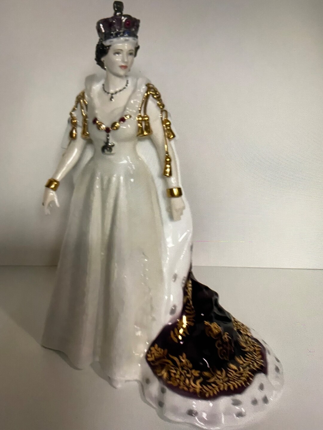 Royal Worcester Queen Elizabeth II Figurine - Limited Edition of 2012 ...