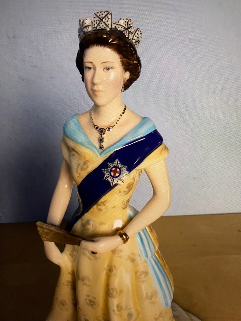 Royal Worcester HM Queen Elizabeth II Limited Edition Figure - Etsy