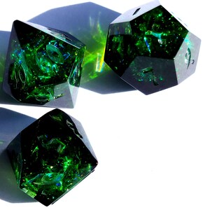 Acid Arrow custom Paint Green and Black Handmade Sharp Edge Resin Dice ...