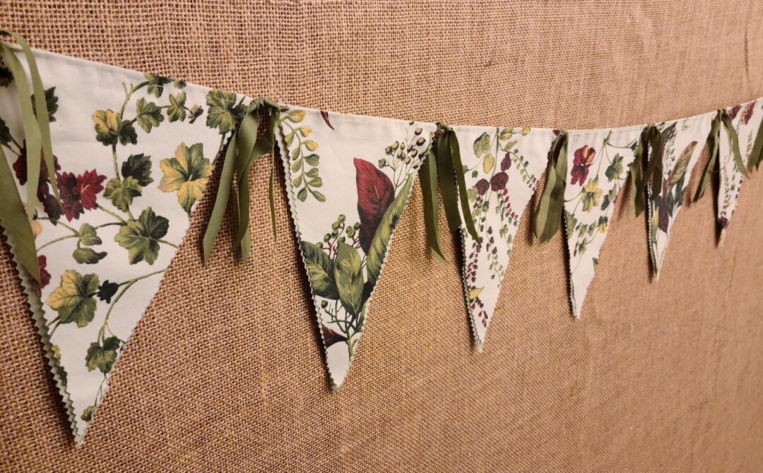 Red Leaf Botanical Nature Banner, 5 Ft., Flora and Fauna Garland ...
