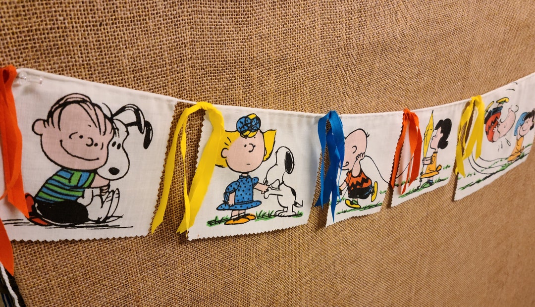 Linus & Snoopy 5 Ft. Banner Peanuts Gang Garland Charlie - Etsy