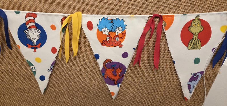 Dr. Seuss 5 Ft. Circles Banner, Dr. Seuss Characters Garland, Cat in ...