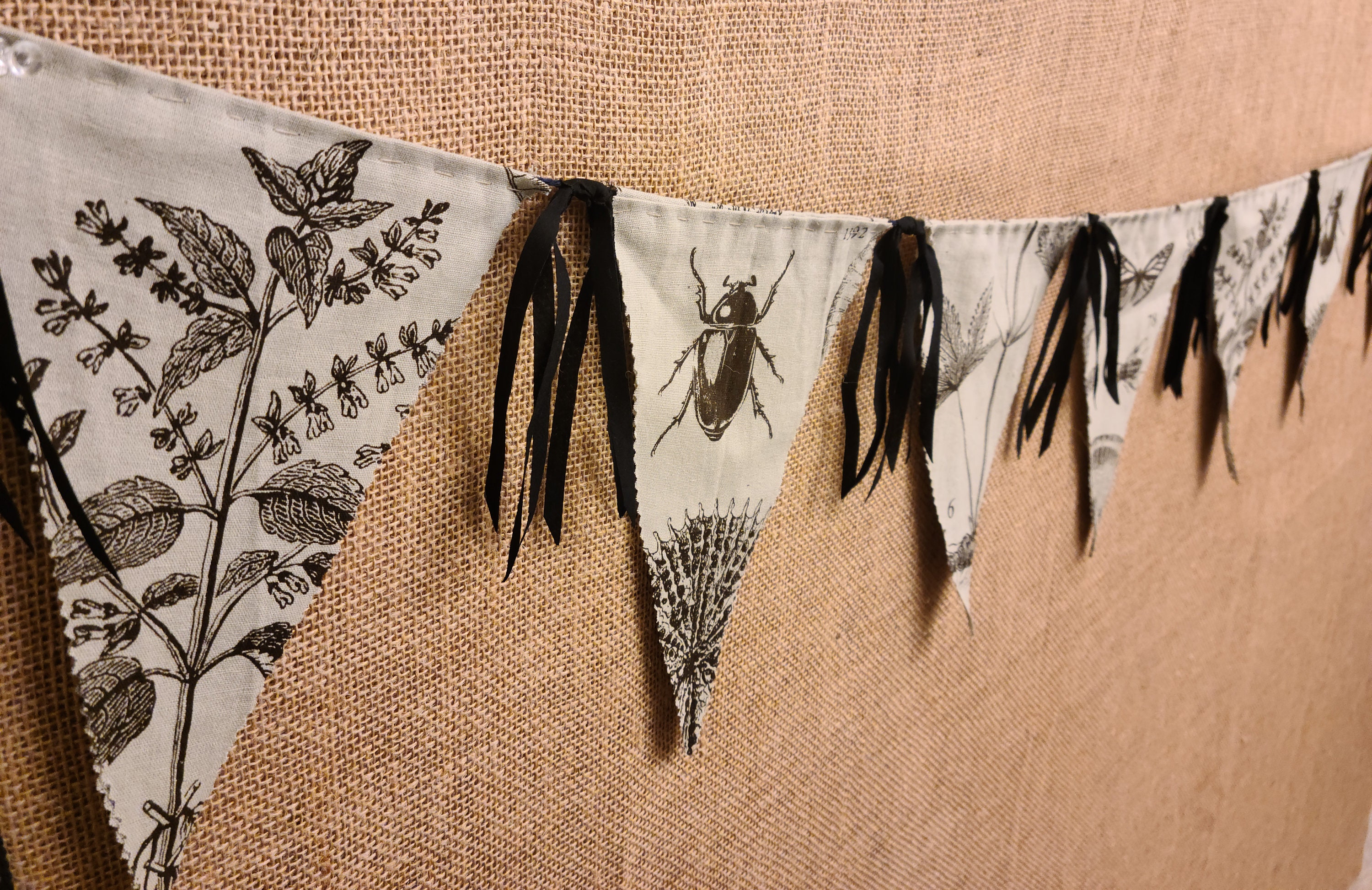 Natures Insect Banner, 5 Ft., Botanical Plants Garland, Bees, Beatles ...