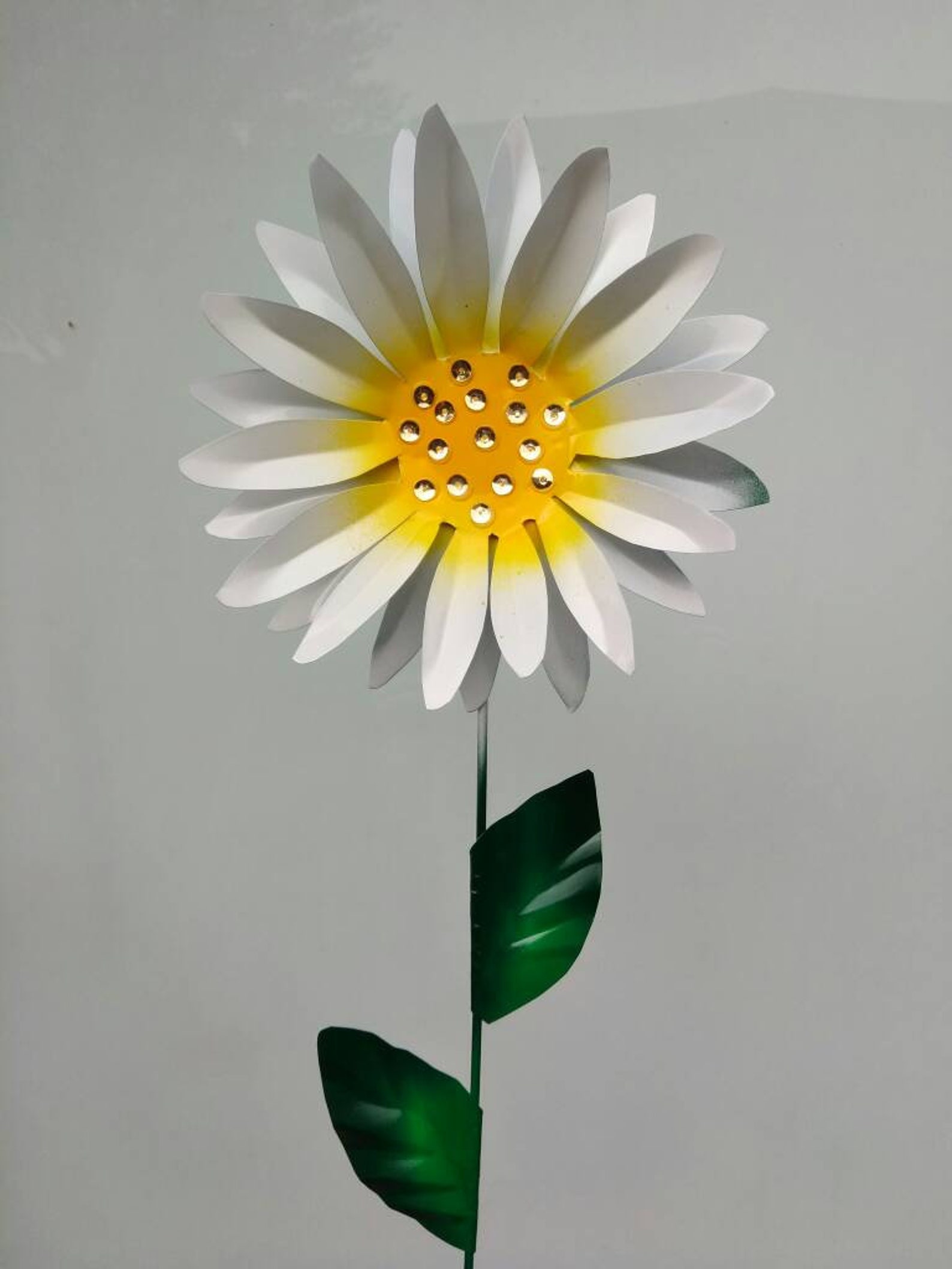 Metal Daisy Flower Garden Stake: White Floral Yard Art - Etsy