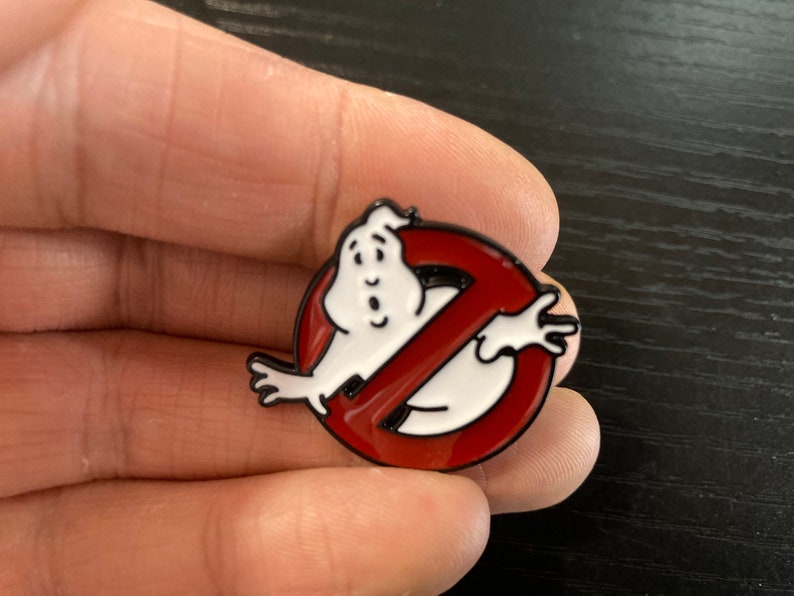 Ghostbusters Enamel Pin Badge Metal Pin Movie Film Merchandise - Ecto 1 ...