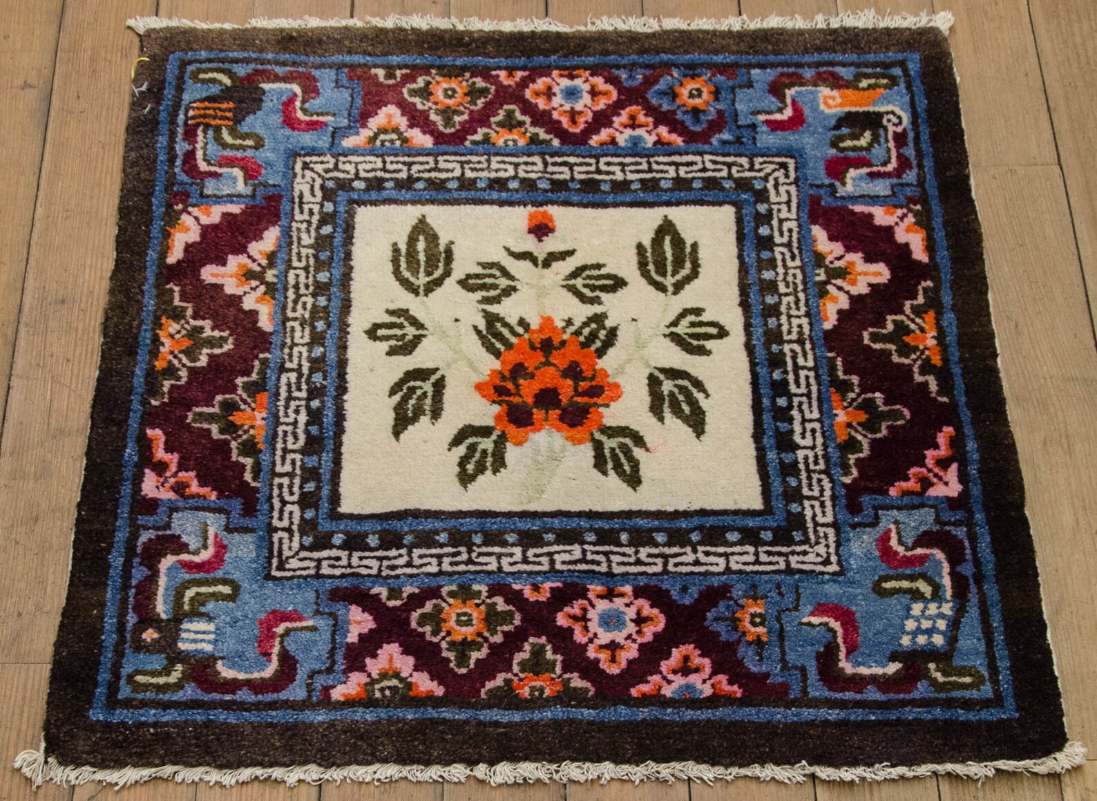 2x2 Chinese Floral Design Hand Knotted Oriental Semi-antique Rug ...