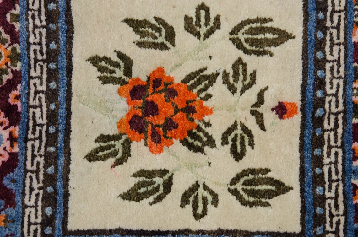 2x2 Chinese Floral Design Hand Knotted Oriental Semi-antique Rug ...