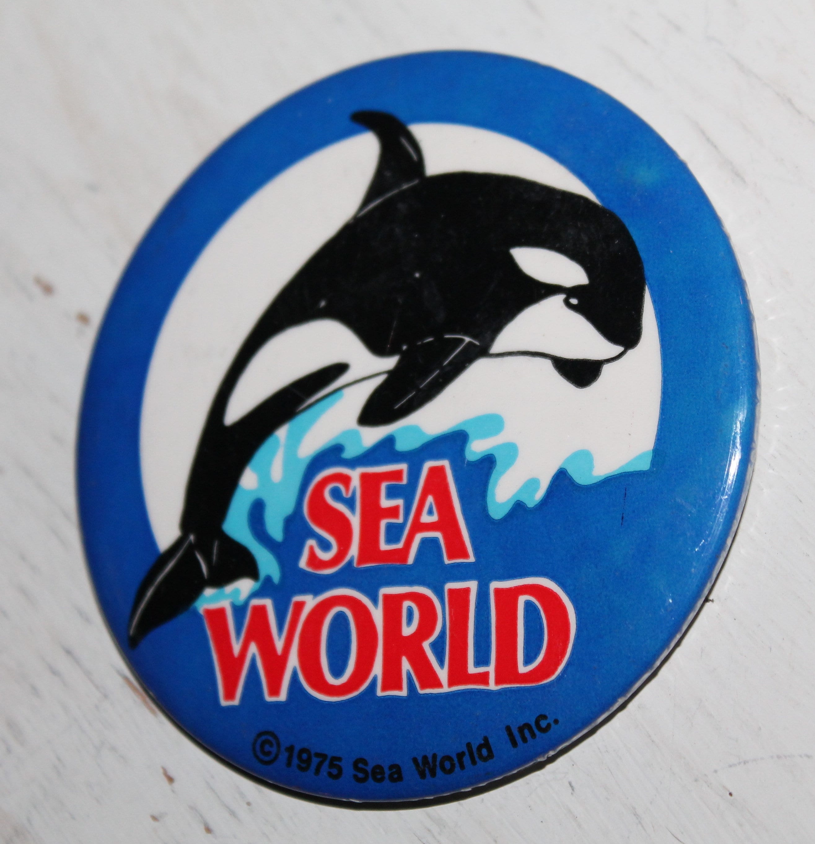 Vintage Sea World Killer Whale Pin-back Button Pin, 1975 Shamu the ...