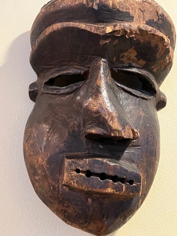 Broken Nose Mask