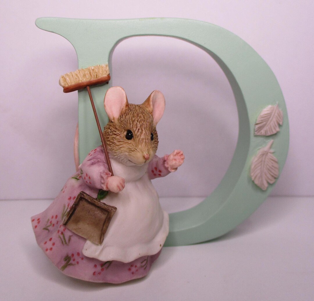 D Hunca Munca Sweeping Alphabet Figurine - A4996 - Enesco the World of ...