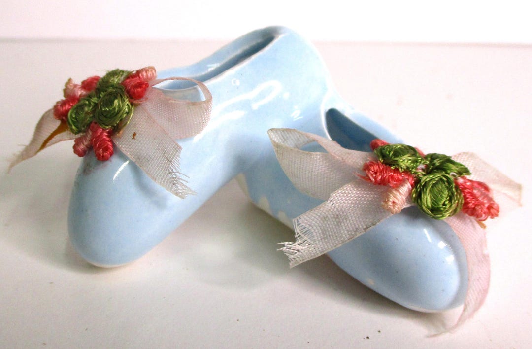 Miniature Ballet Slippers Bud Vase With Floral Ribbon Detail - 2.8cm ...