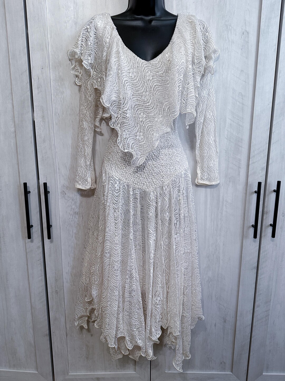 Vintage White Lace Flower Swirl Knit Long Sleeve V Neck Romantic ...