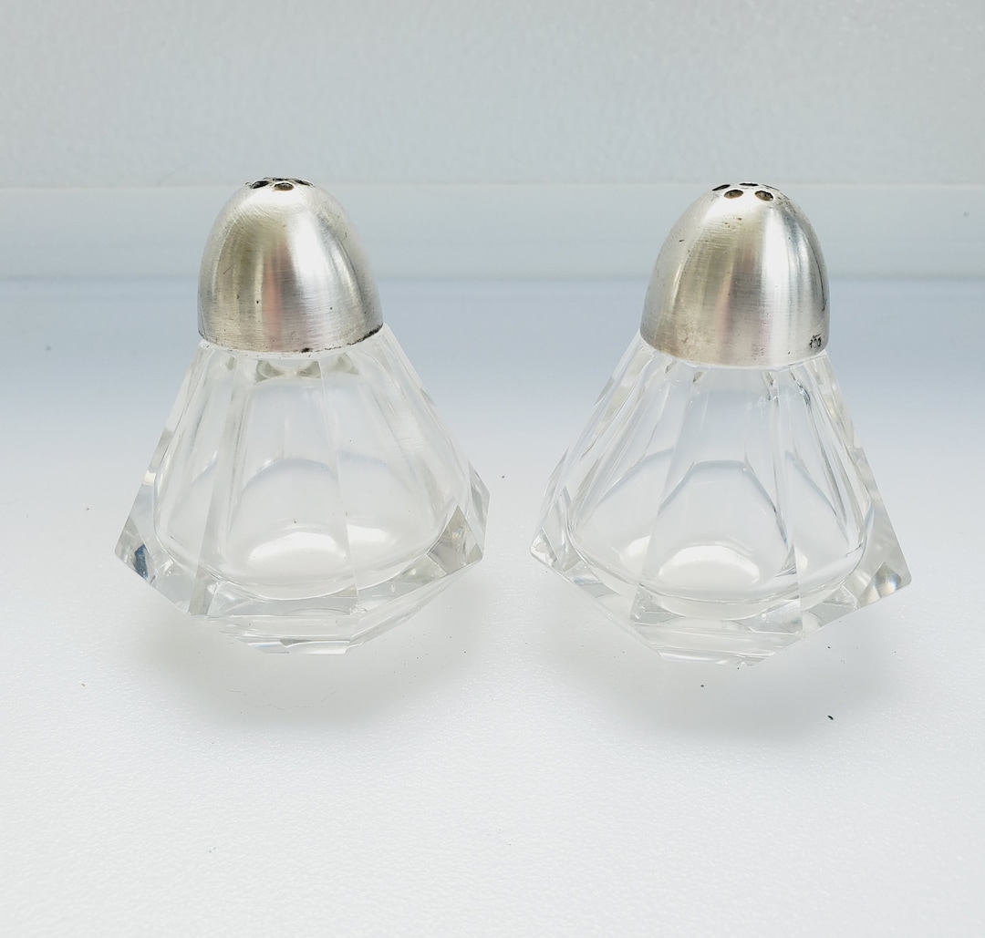 Pyramid Shaped Salt and Pepper Shaker Clear Glass Chrome Like Plastics ...