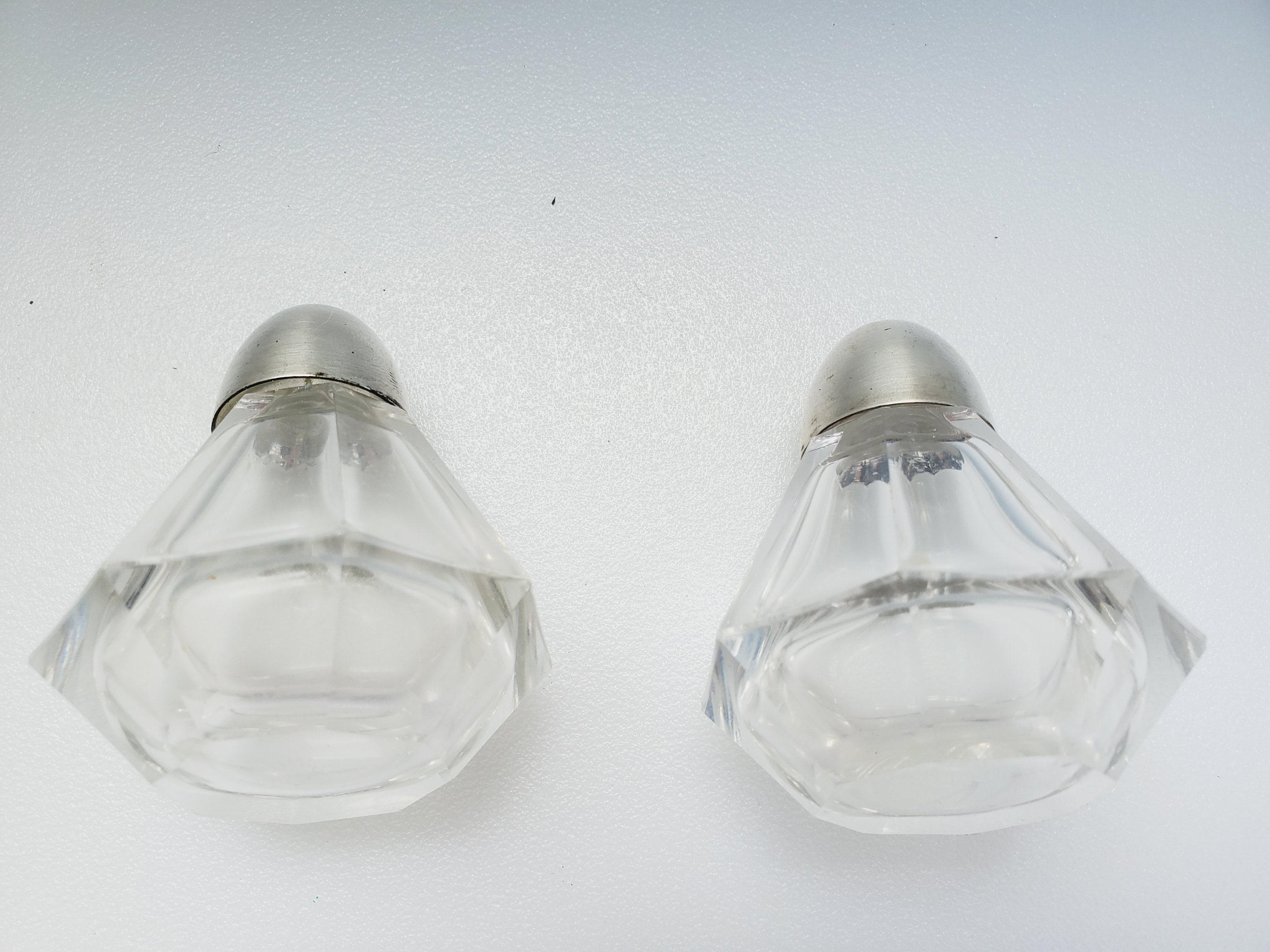 Pyramid Shaped Salt and Pepper Shaker Clear Glass Chrome Like Plastics ...