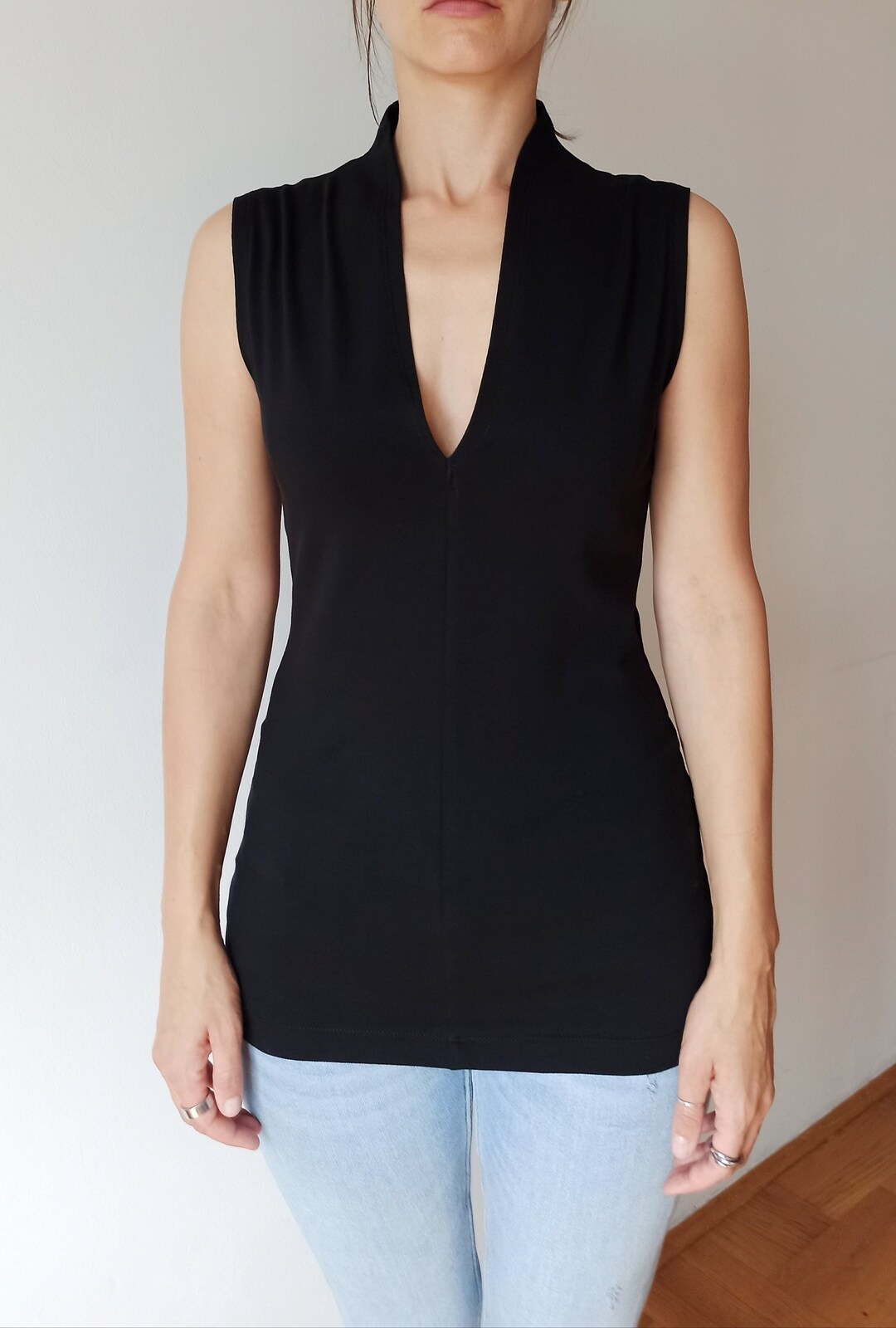 Minimalist Jersey High V Neck Women Top, Fitted V-neck Women's Black ...