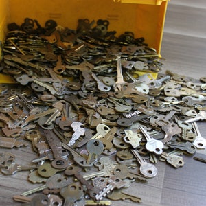 Vintage Keys Mystery Lot of 10 or 25 - Etsy