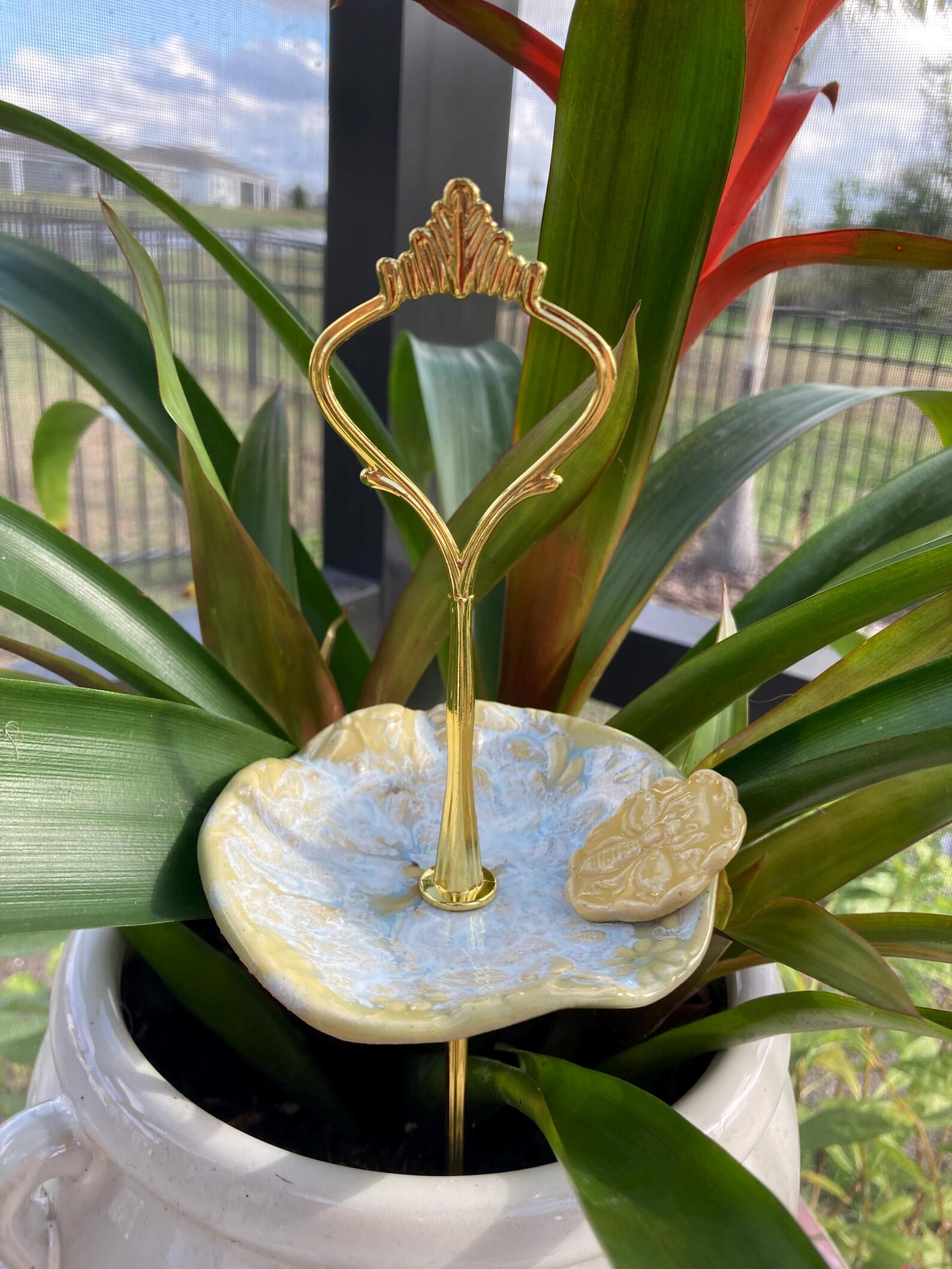 Bee Pollinator, Bee Water Station, Bird Feeder, Butterfly Watering ...