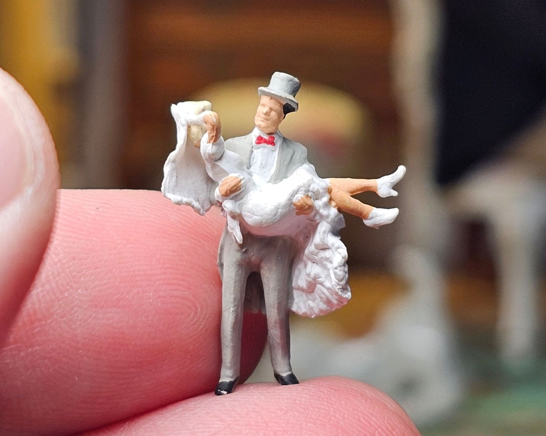 Wedding Couple Figure 1:87 Scale for Photographing Miniature People - Etsy