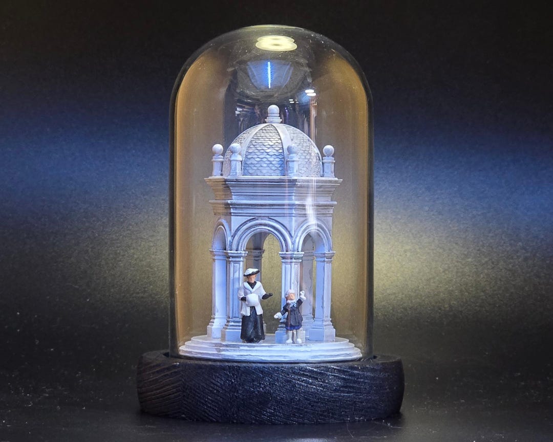Scale 1:87 Figures of Women and Children in a Circular Pavilion Housed ...