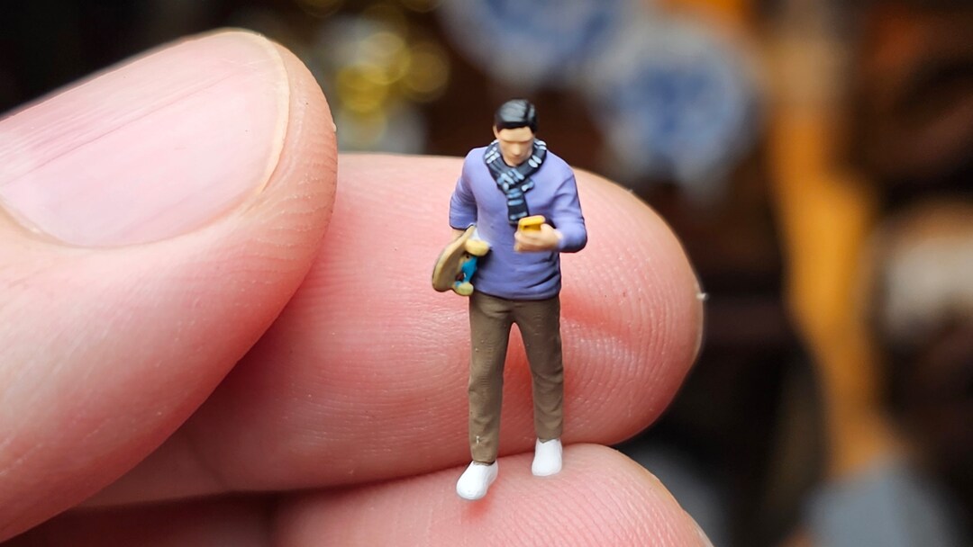 Man Skateboarding Figure Scale H0 1:87 for Photographing Miniature ...