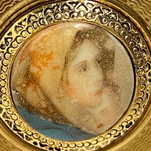 Vintage Stratton Compact With Madonna and Child Centerpiece, Stratton ...