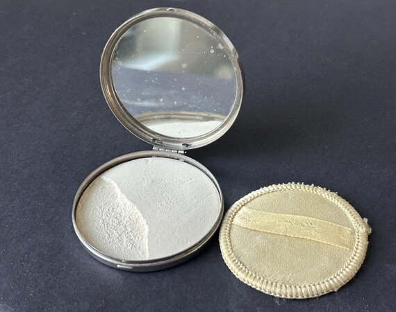 1920's Antique Silver Metal Compact by Victor Vivaudo… - Gem