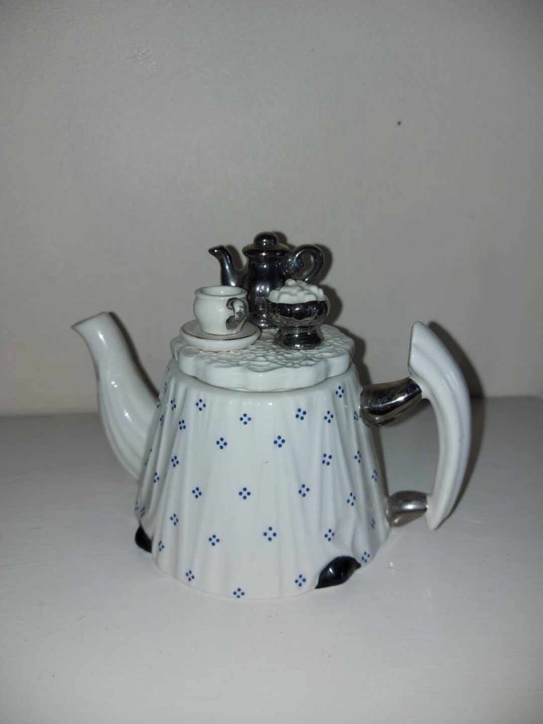 Cardew Designs Small Teapot Set Tea Table Designs Novelty Teapot ...
