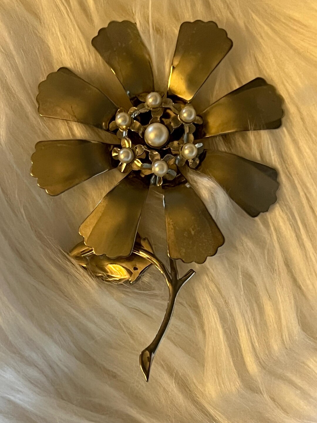 Vintage This is a Vintage Flower Brooch With Faux Pearls.1960s-1970s - Etsy