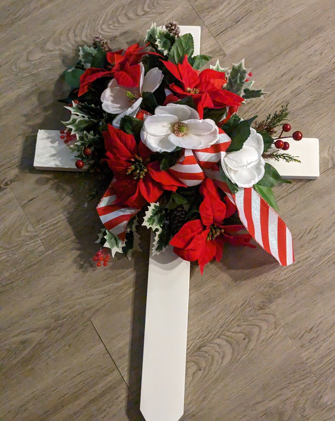 Cemetery Crosses, Cemetery Flowers, Cemetery Christmas Cross, Christmas ...