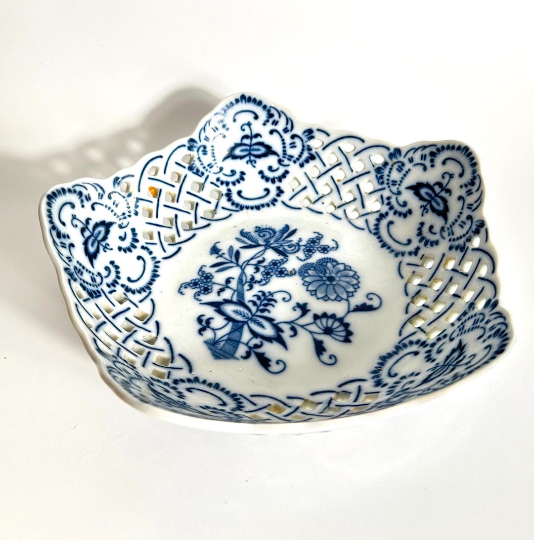 Vintage Blue Danube China Plate Blue Onion Pattern With Scalloped Edge ...