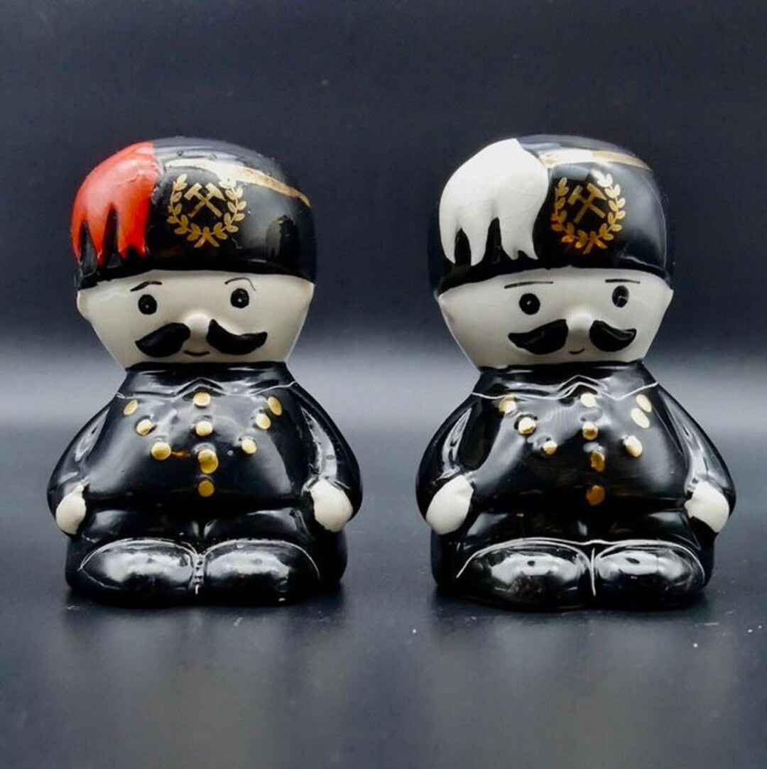 Vintage Toy Soldier Salt & Pepper Shakers: Kitsch Ceramic Kitchenalia ...