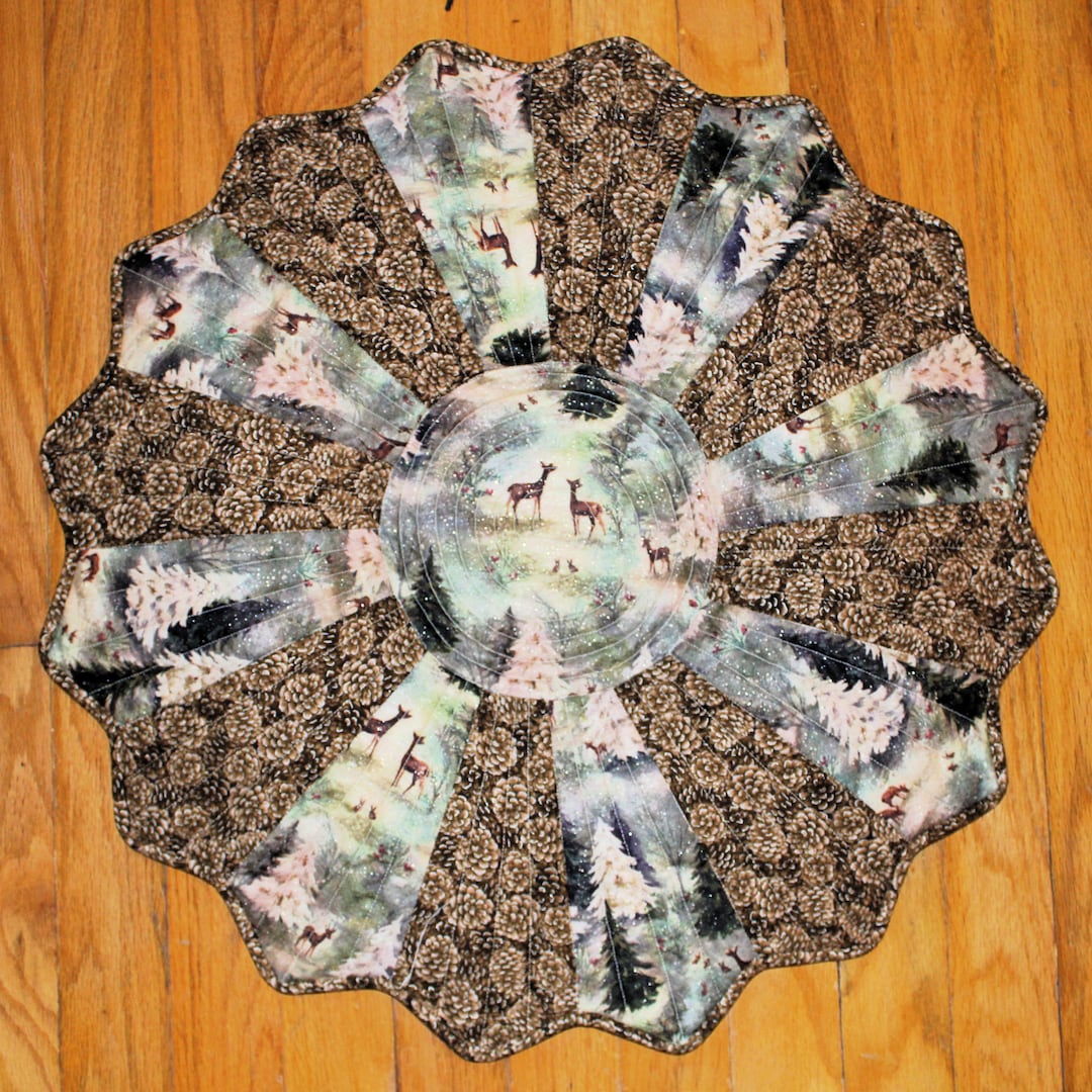 Dresden Plate Quilted Festive Table Topper Holiday Centerpiece ...