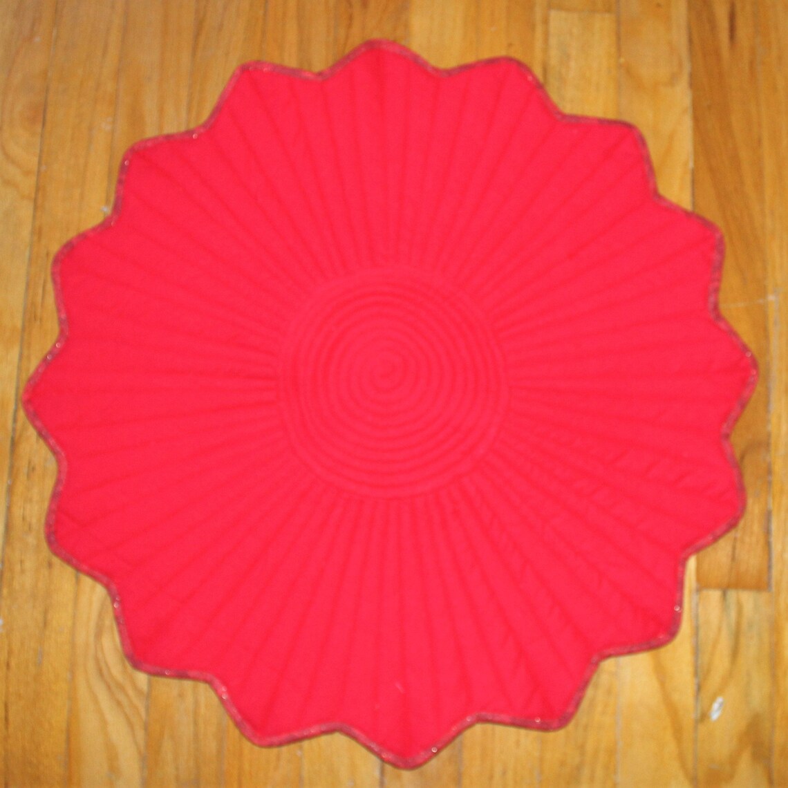 Dresden Plate Quilted Holiday Table Topper Christmas Centerpiece Holly ...