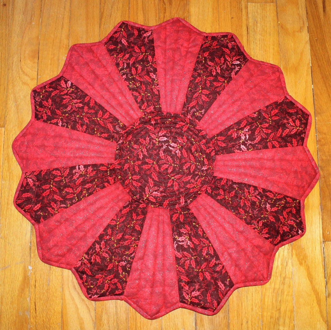 Dresden Plate Quilted Holiday Table Topper Christmas Centerpiece Holly ...