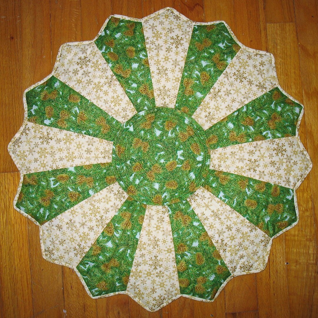 Dresden Plate Quilted Holiday Table Topper Christmas Centerpiece Golden ...