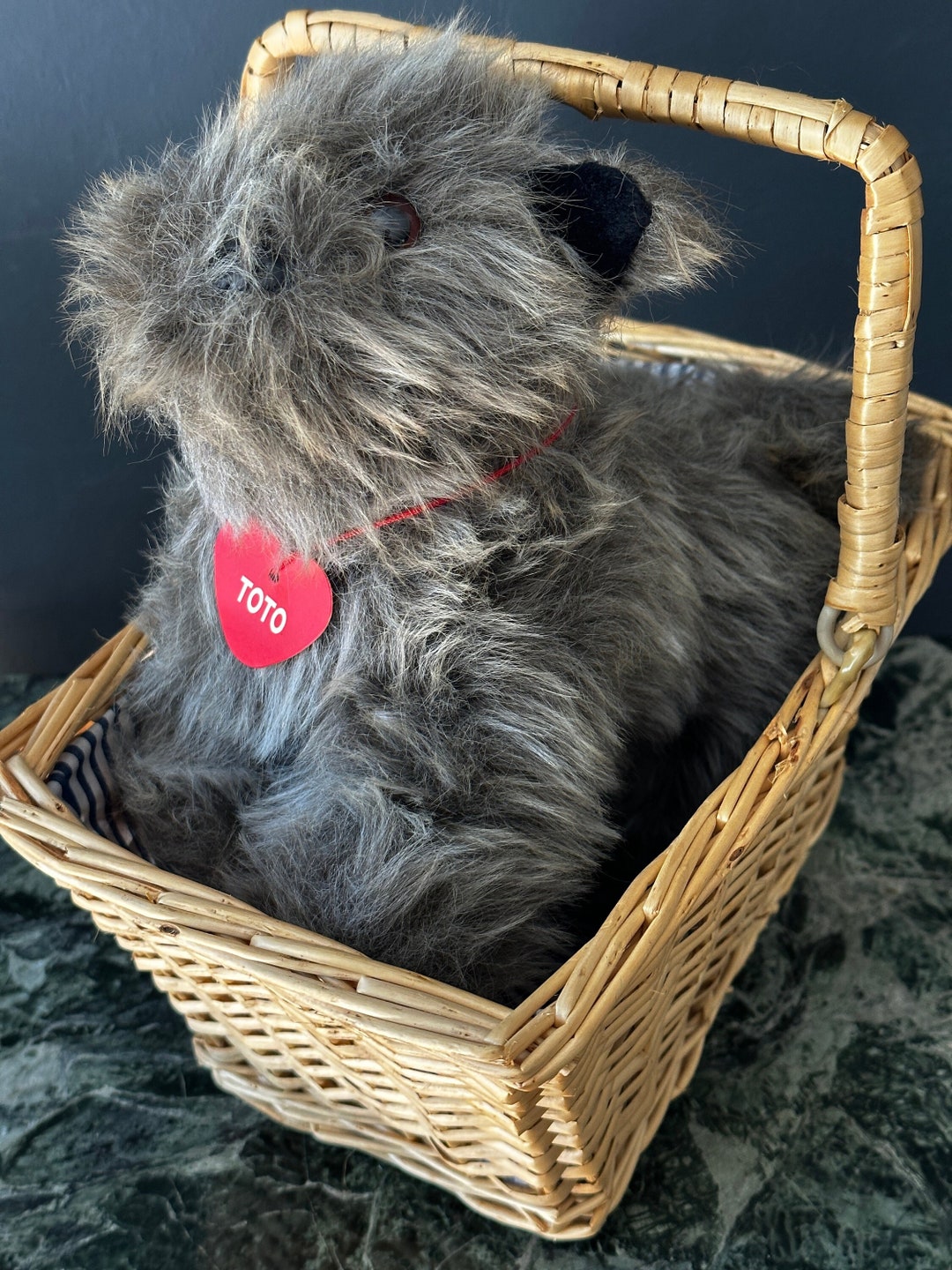 Toto Wizard of Oz Plush Dog in Wicker Basket Turner Entertainment ...