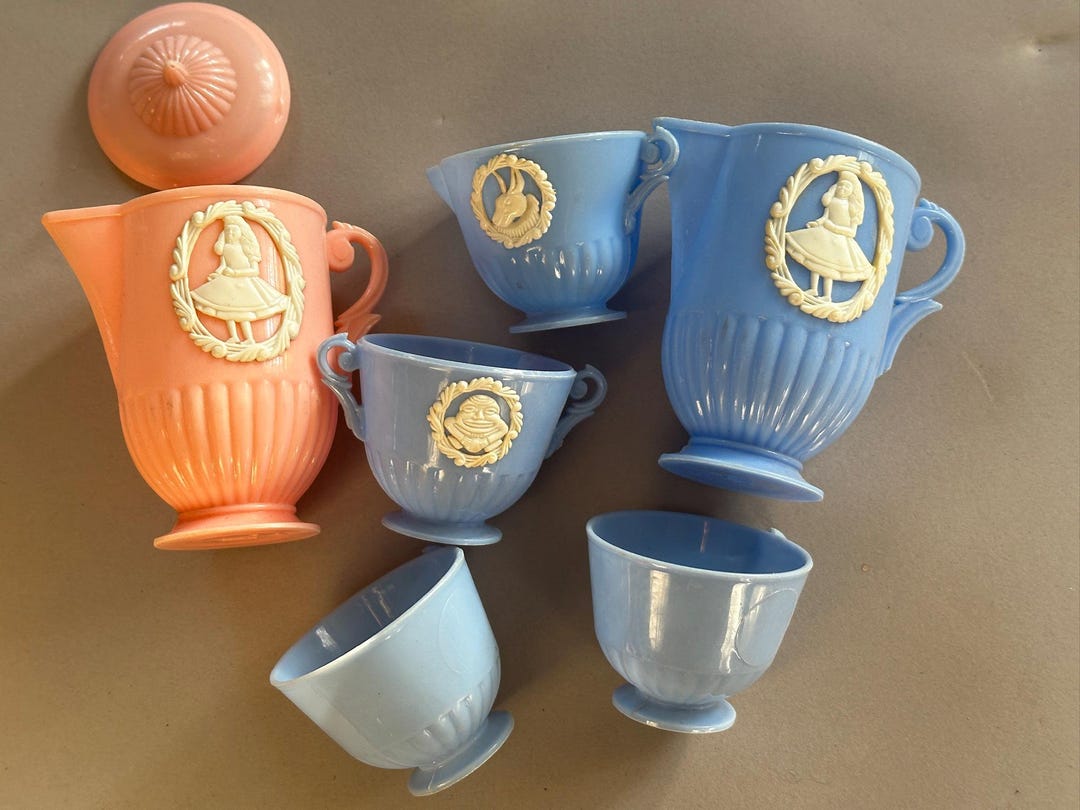 Vintage 1940s ALICE IN WONDERLAND Tea Set Plasco Co. 7pc. Set - Etsy