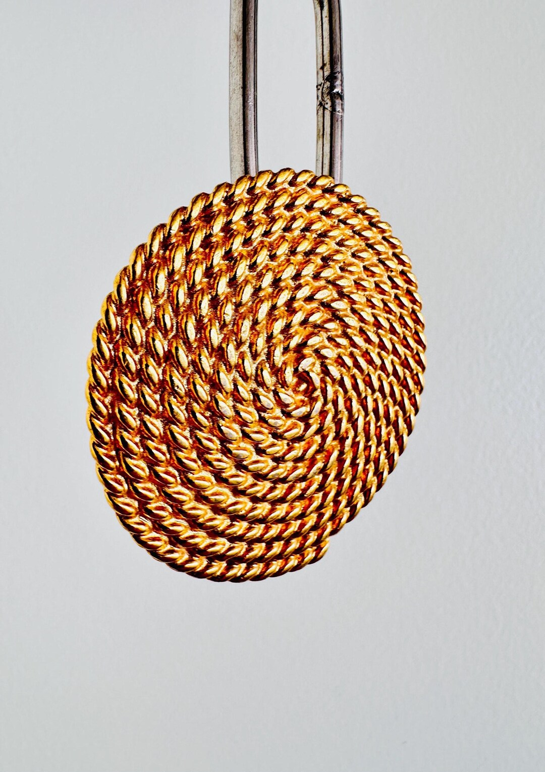 Monet Gold Round Large Circle Pin | Vintage Brooch Jewelry | Retro ...
