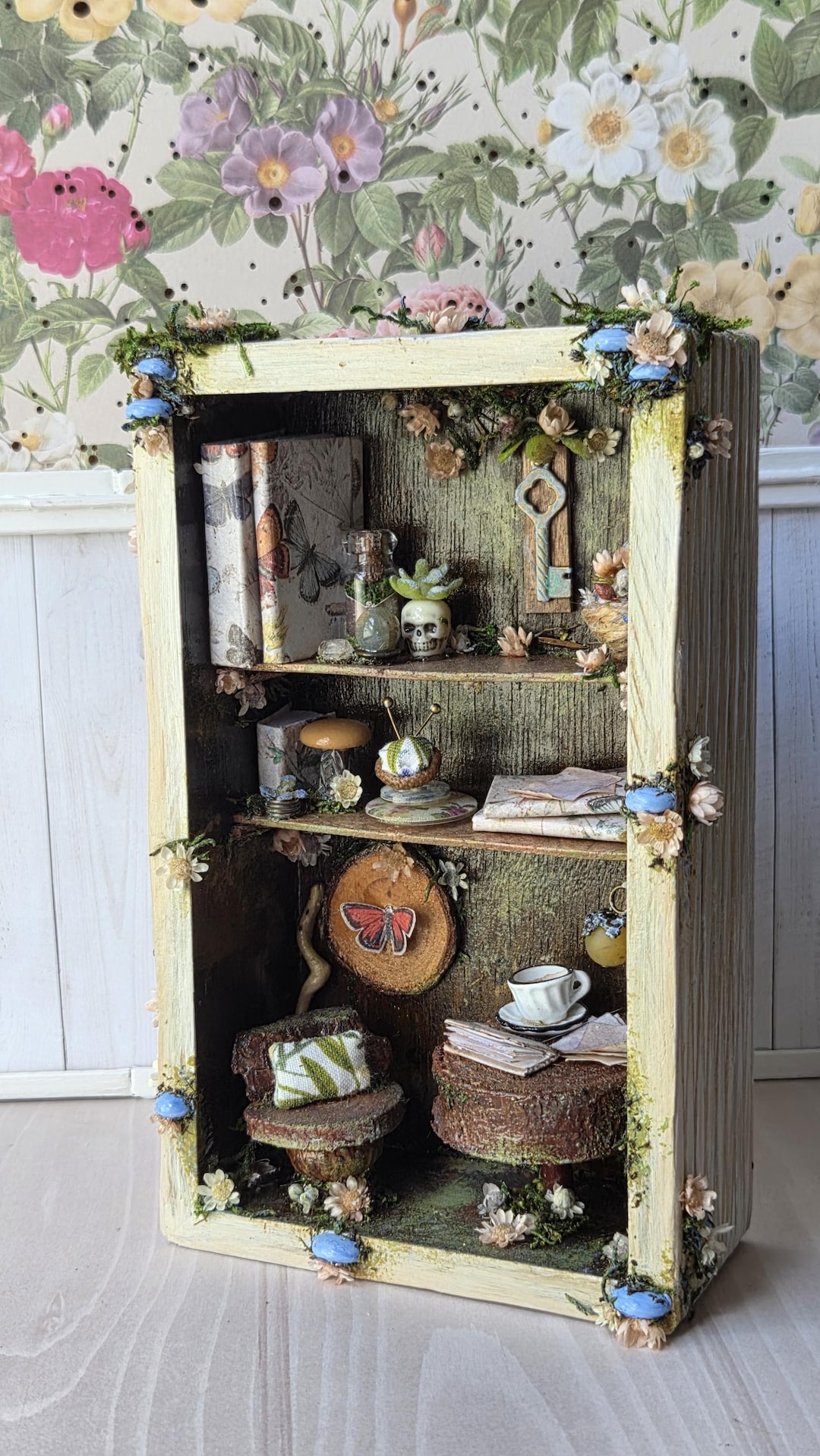 Mini Bookshelf // Fairy Furniture // Fairy Book Nook - Etsy