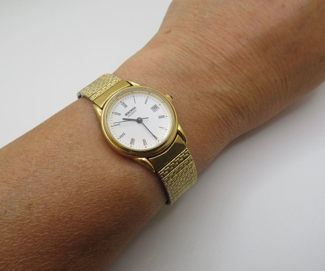 Vintage Gold Watch / Beautiful White Dial / Expanding Bracelet / Gold ...