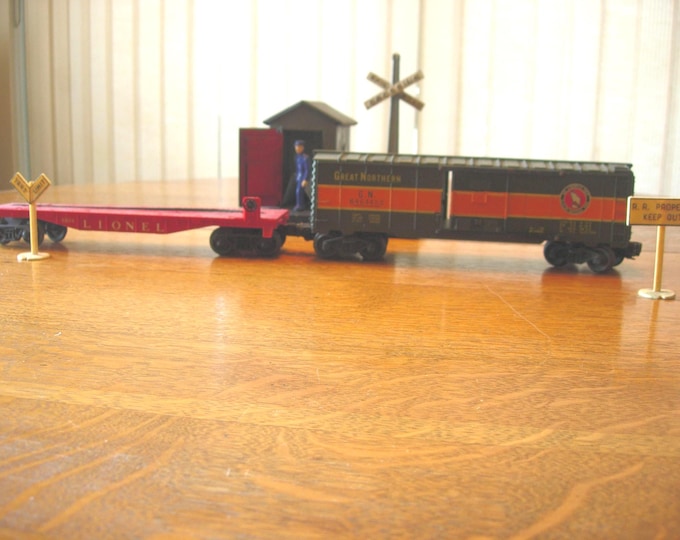 LIONEL Great Northern Box Car and Flat Car; (2) Lionel Train Cars - Etsy