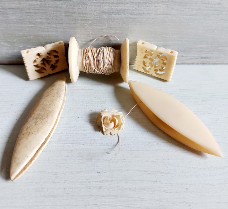 Antique Collectible Tatting Shuttles, Needle Rests and Bobbin Circa ...