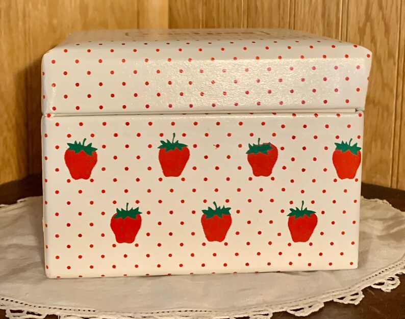 Vintage 1980s Cute Strawberries Recipe Box by CR Gibson - Etsy