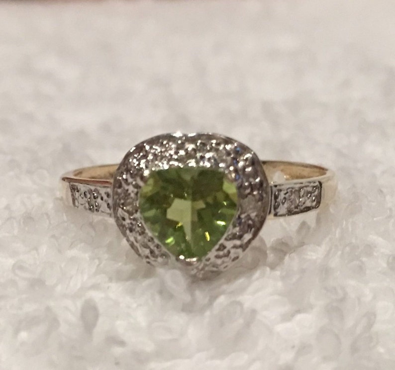 Gorgeous Vintage 10ct Gold - HEART Shaped PERIDOT Set Ring-with 4 Small ...